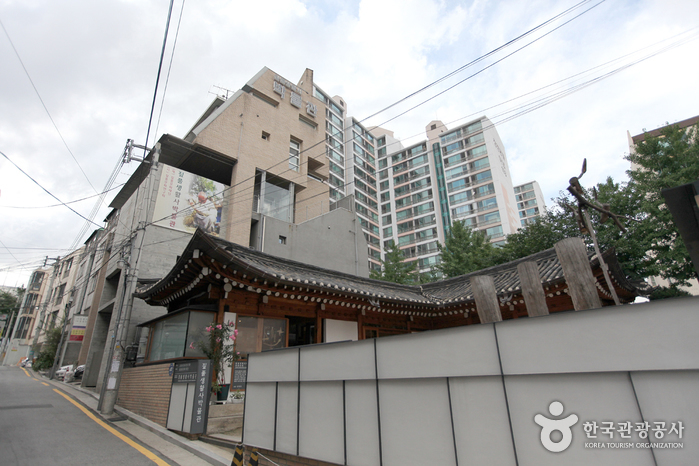 The Unexpected Man(홀연했던 사나이) - Korea Trip Guide